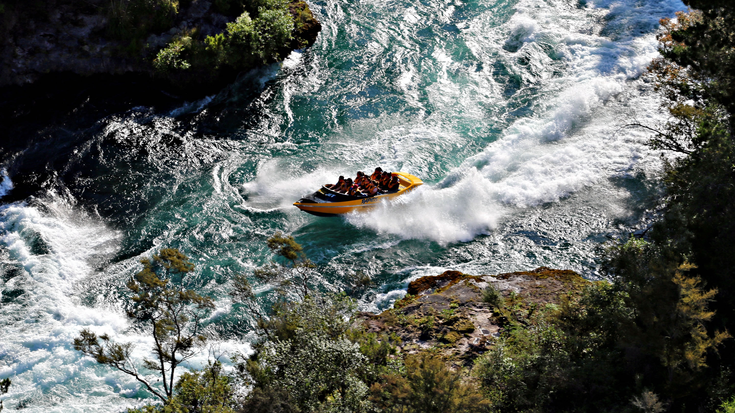 Taupo top ten things to do video - stay at Riverside Apartment